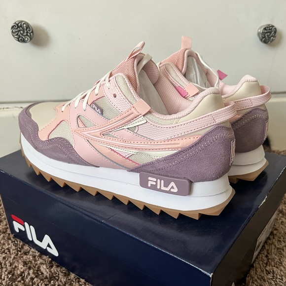Fila | Shoes | Fila Sandenal Orbit Kawaii Chunky Sneaker Size W1 | Poshmark